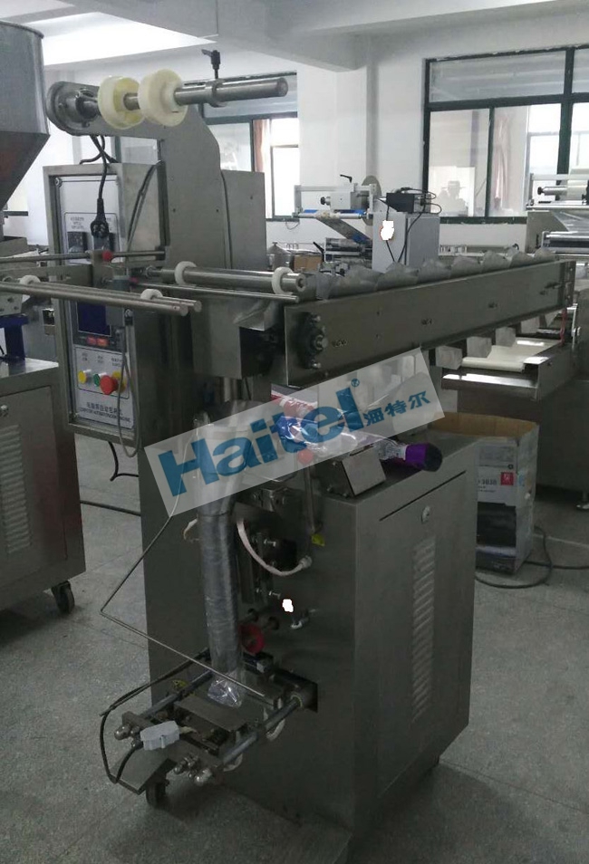 Small Vertical Flow Wrapper , Industrial Puff Packing Machine Stable ...